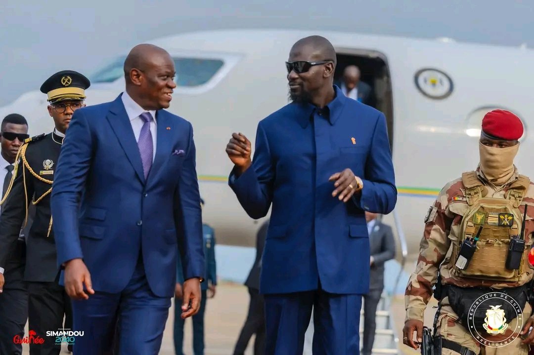 Guinée : le président gabonais Brice Oligui Nguema accueilli par Mamadi ...